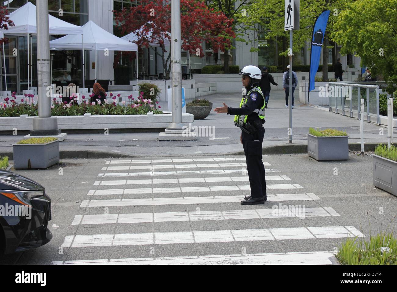 A Police officer manages the traffic in downtown Vancouver, British Columbia, Canada Stock Photo ...