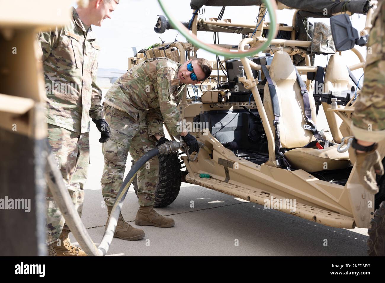 Army heavy expanded mobility tactical truck hi-res stock photography ...