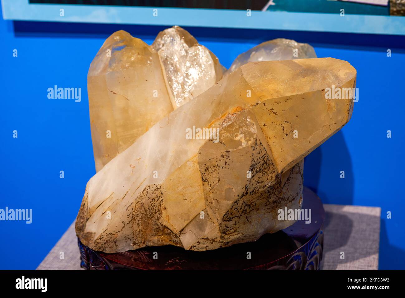 Close-up of naturally occurring rare crystalline ore Stock Photo - Alamy