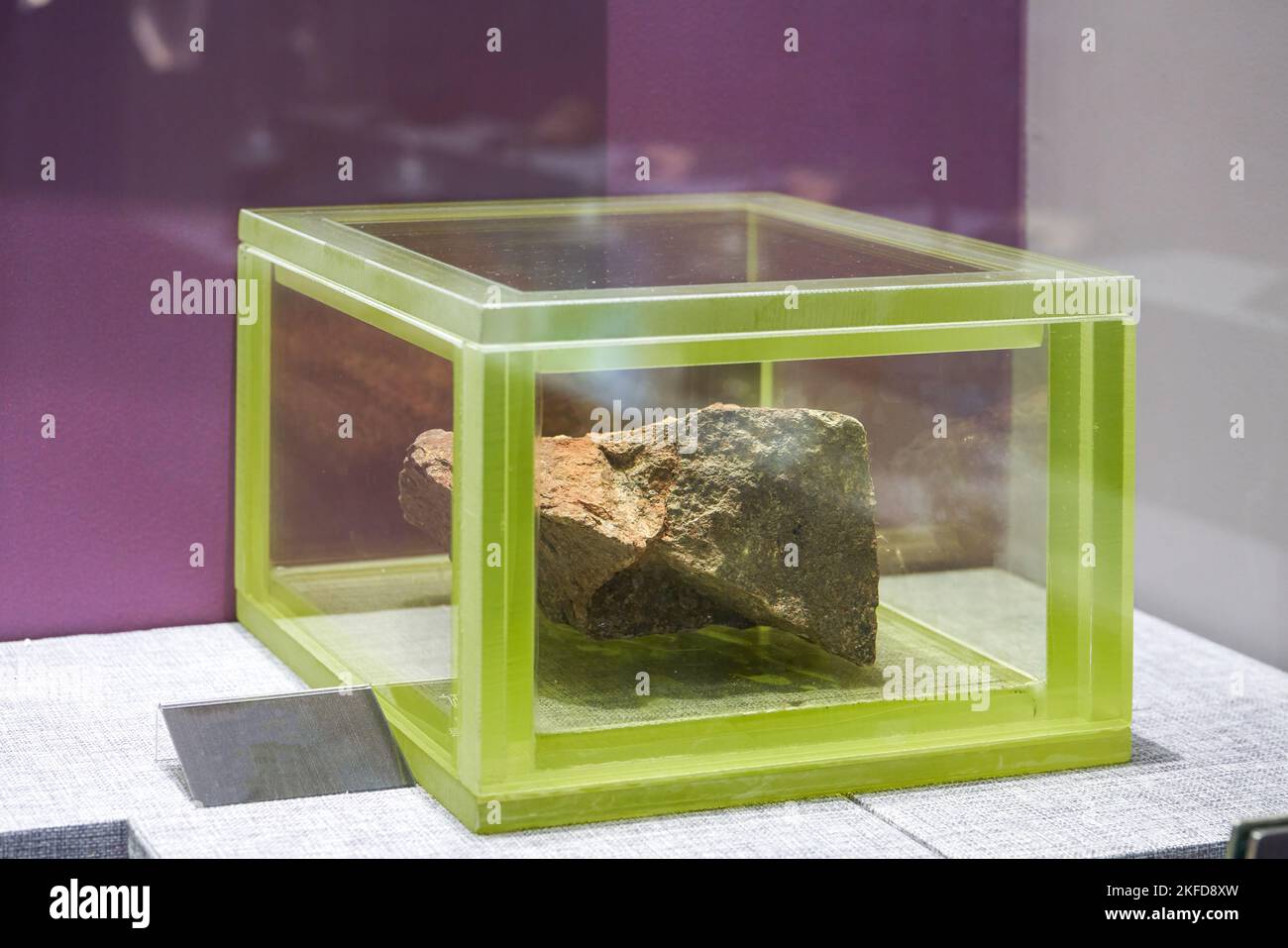 Radioactive sample container hi-res stock photography and images - Alamy