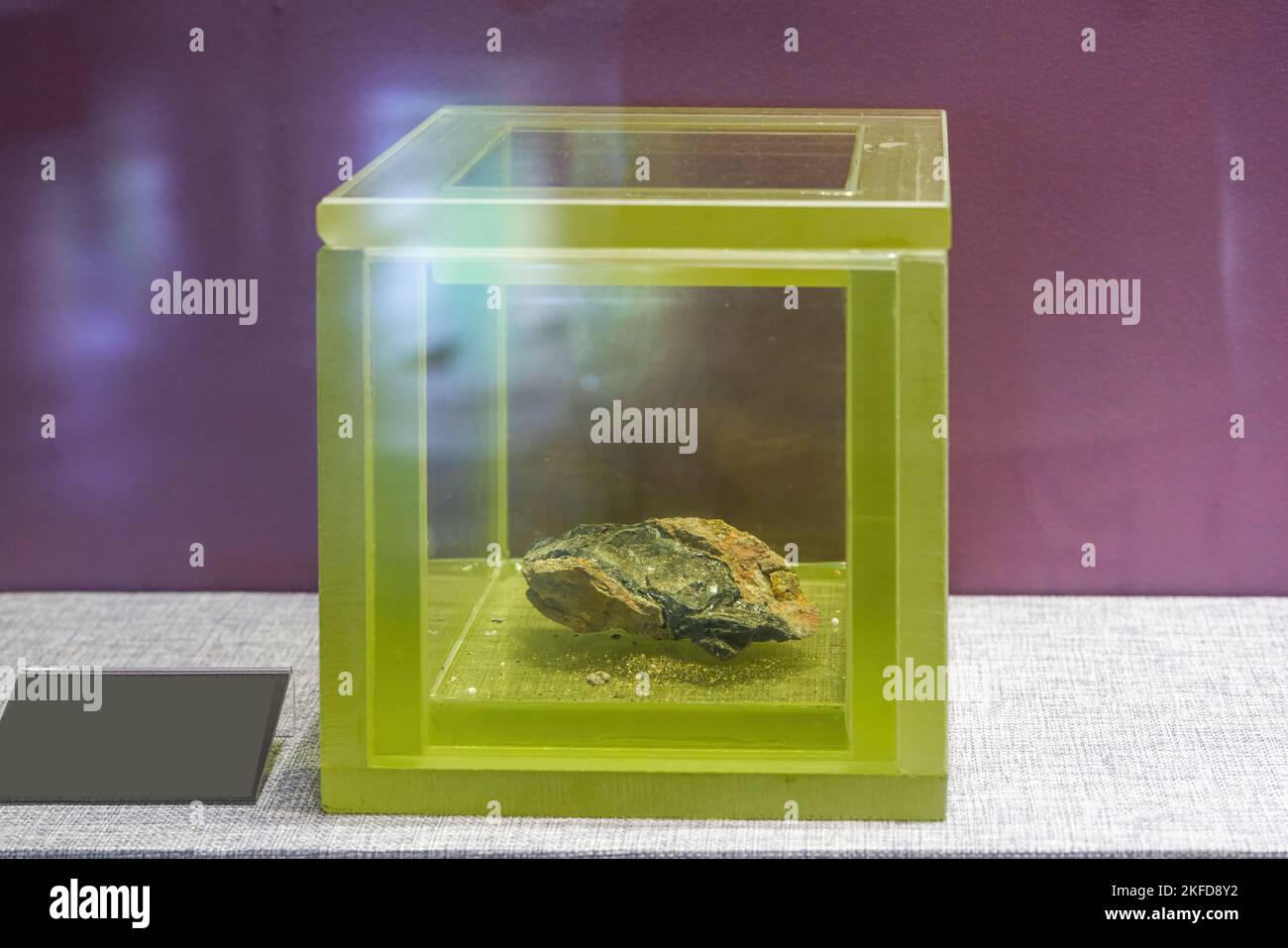 Radioactive sample container hi-res stock photography and images - Alamy