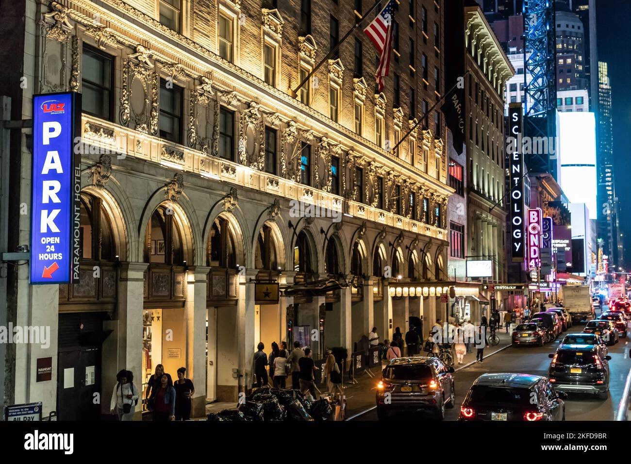 Paramount hotel new york exterior hi-res stock photography and images ...