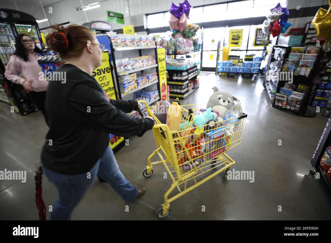 Cart full of items hi-res stock photography and images - Alamy