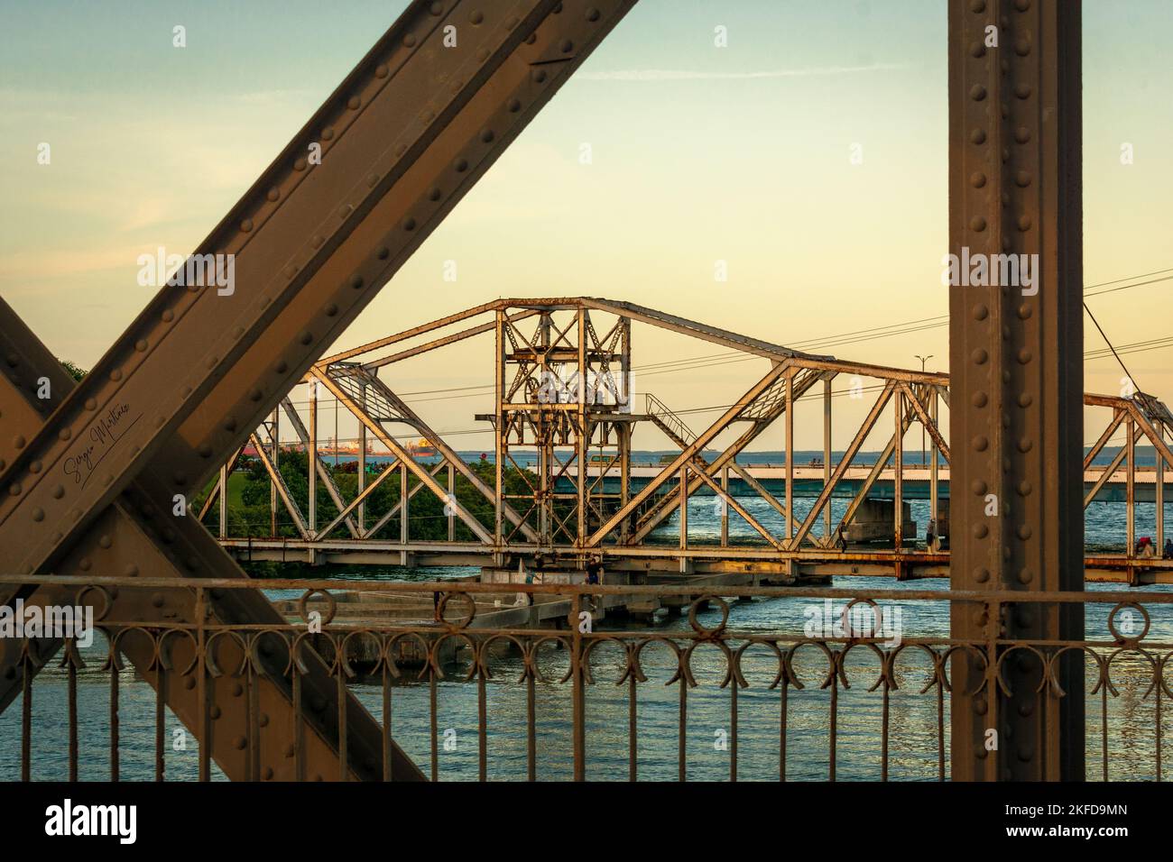Iron made bridge hi-res stock photography and images - Alamy