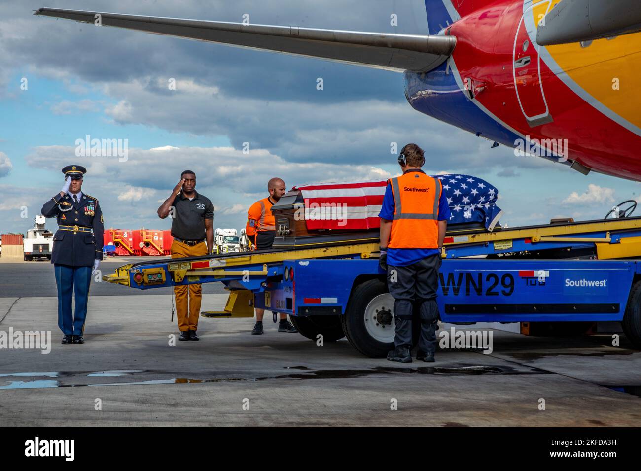 Soldiers assigned to B Co., 1st Battalion, 3d U.S. Infantry Regiment ...