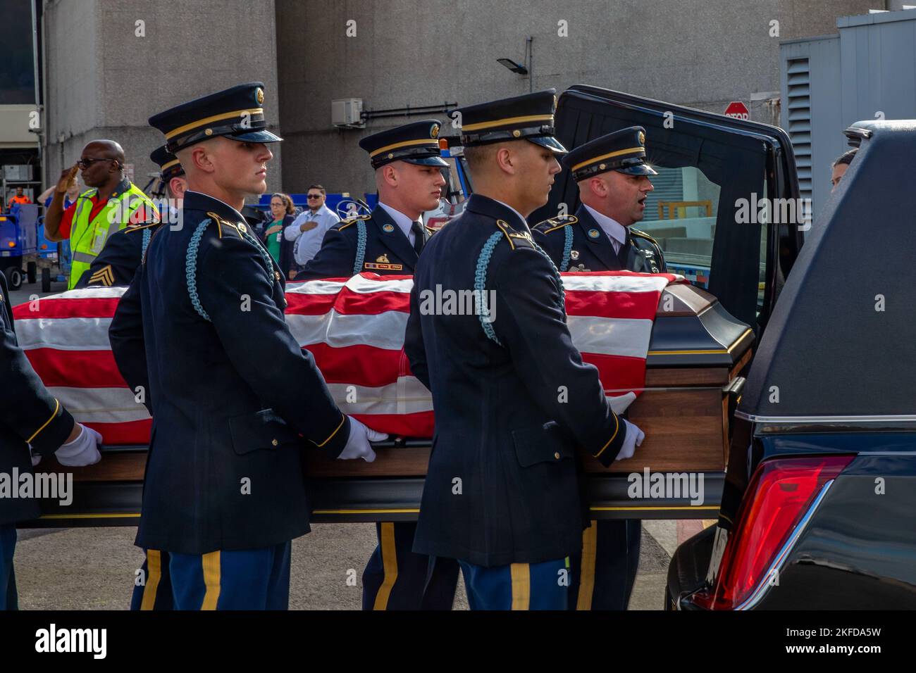 Soldiers assigned to B Co., 1st Battalion, 3d U.S. Infantry Regiment ...