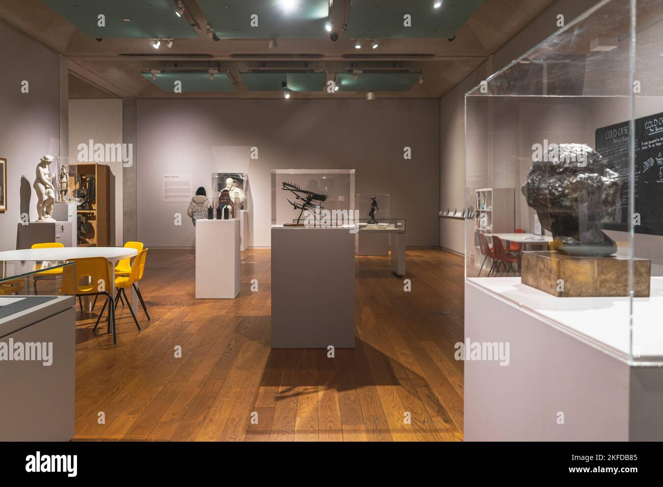 Manchester museum statue hi-res stock photography and images - Alamy