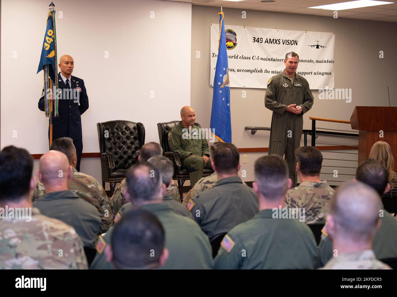 312th airlift squadron hi-res stock photography and images - Alamy