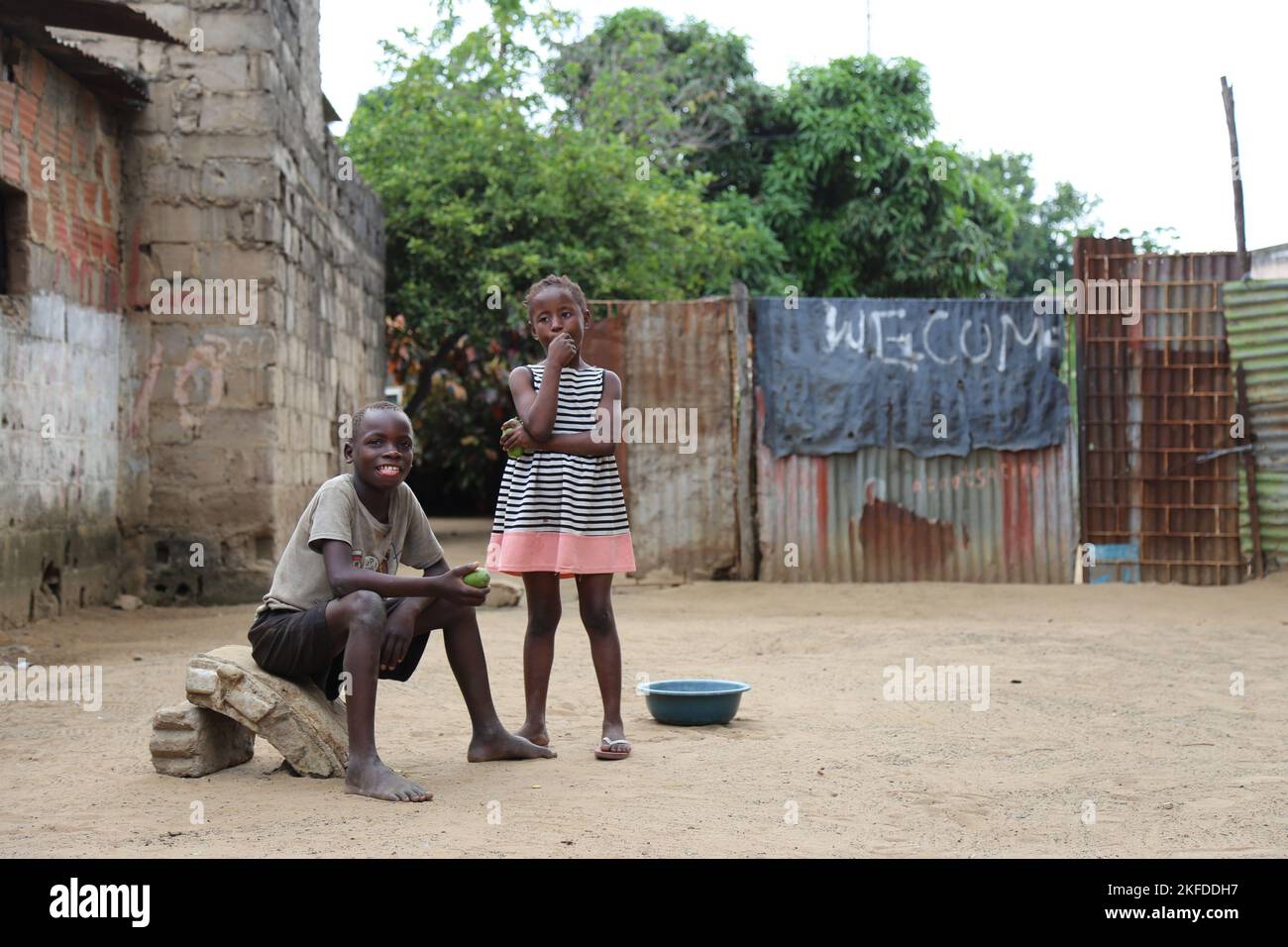 Maputo, Mozambique. 13th Nov, 2022. Children are seen in the neighborhood of the slum area, Unit ...