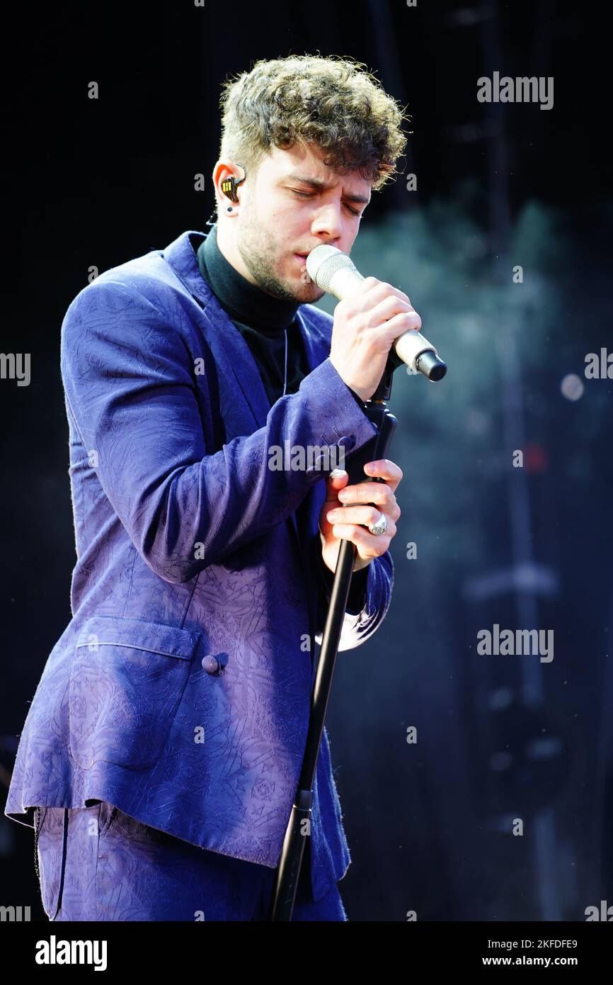 A vertical shot of Luca Haenni holding the microphone and singing ...