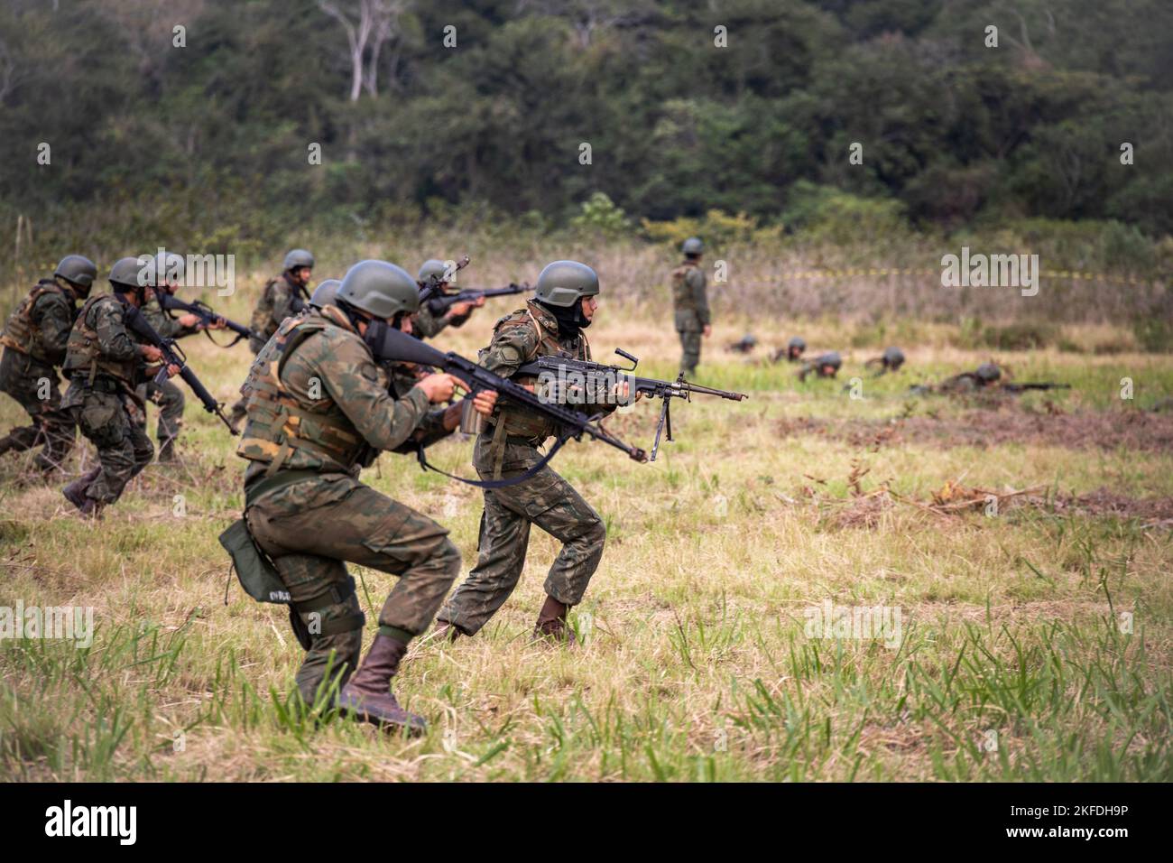 Brazilian marines sprint to cover while conducting a range training ...