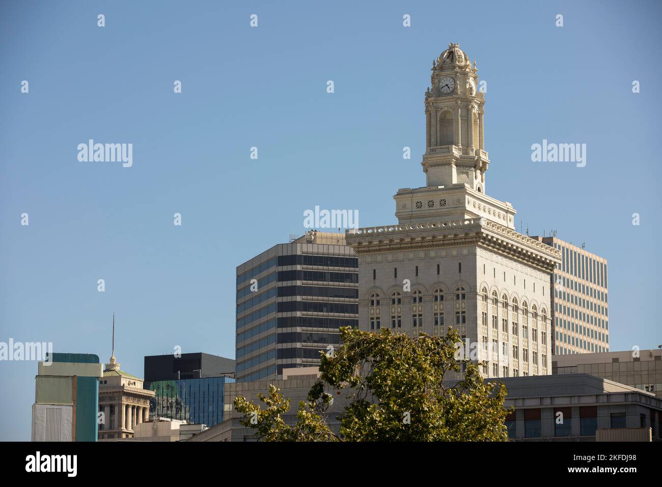 Late afternoon view of the historic downtown city center of Oakland ...