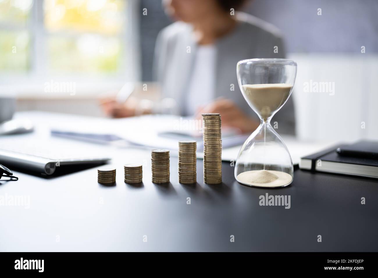 Increasing Money Coin Stack Concept. Hourglass And Time Stock Photo - Alamy
