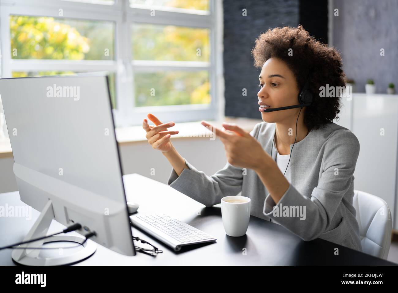 Business online happy female hi-res stock photography and images - Alamy