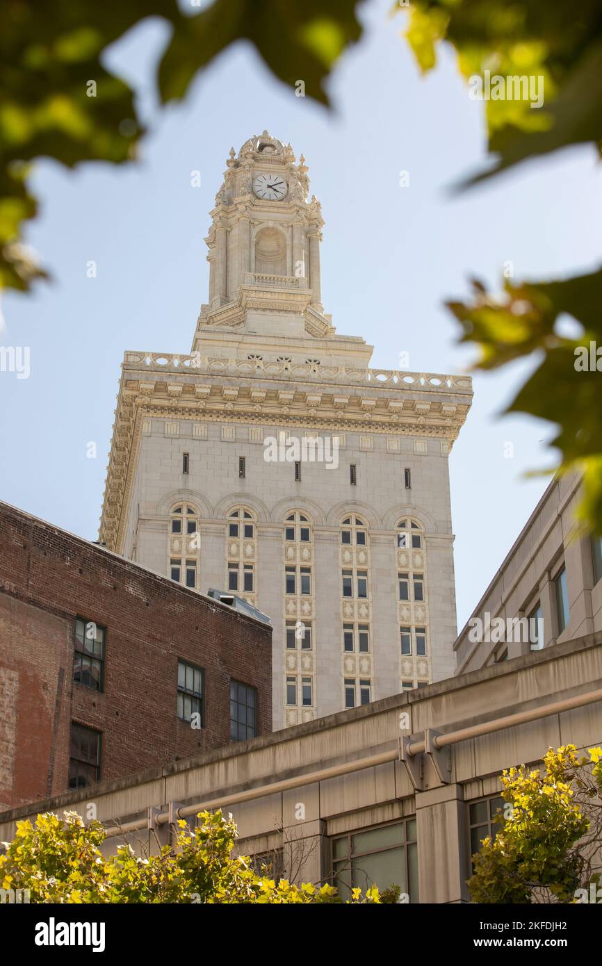 Late afternoon view of the historic downtown city center of Oakland ...