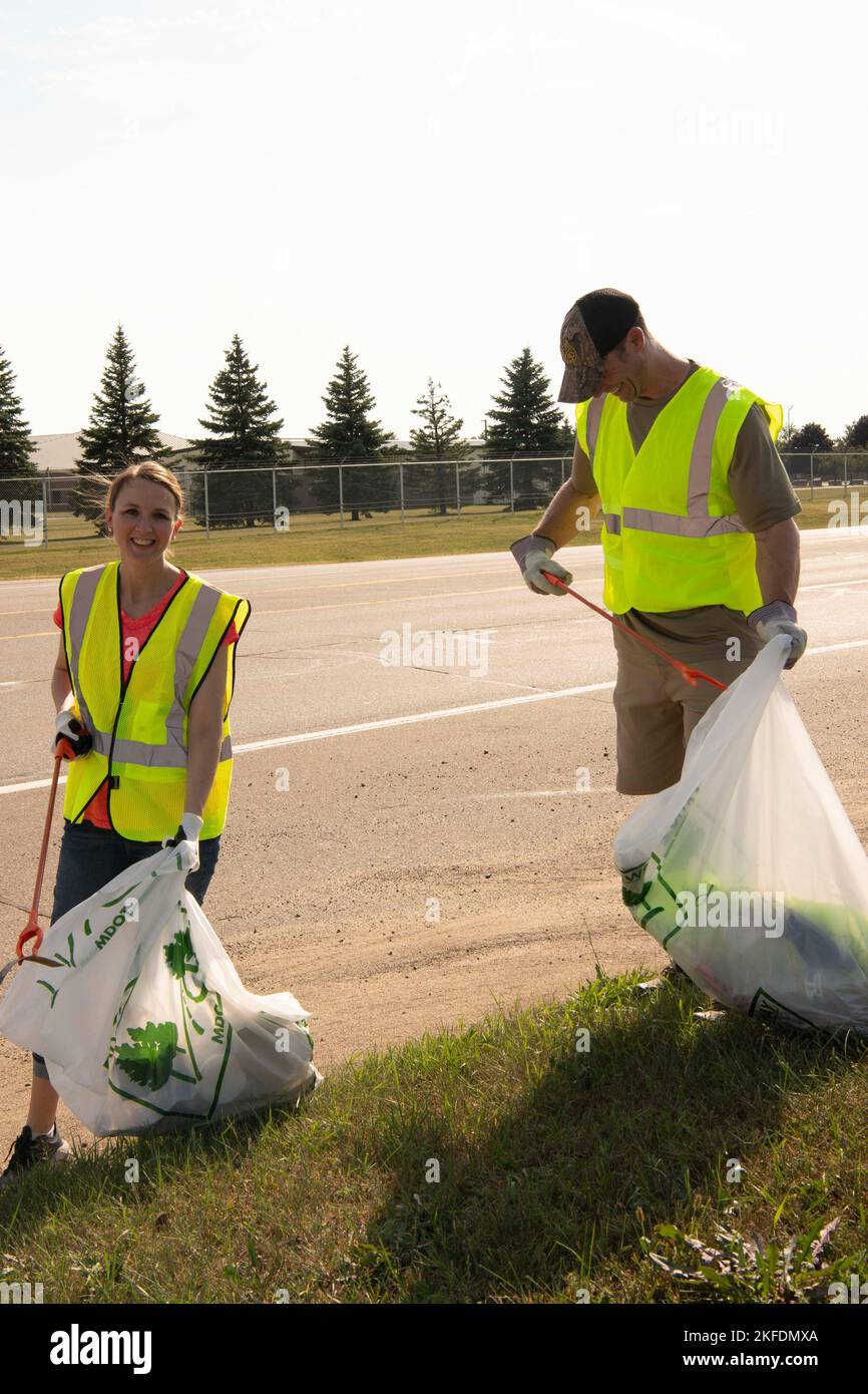 Air National Guard members participate in Adopt-A-Highway program at ...