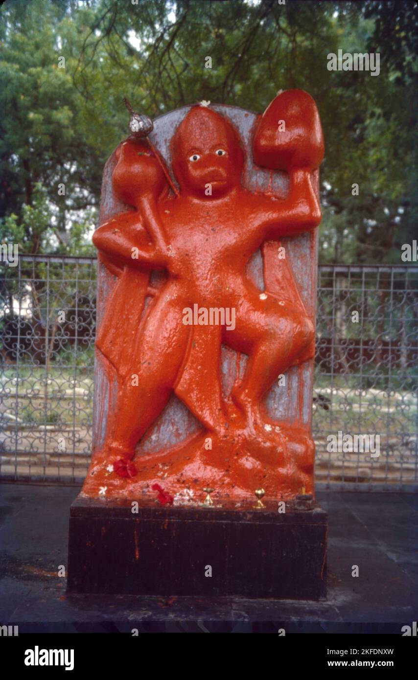 Sinduri color statue hi-res stock photography and images - Alamy