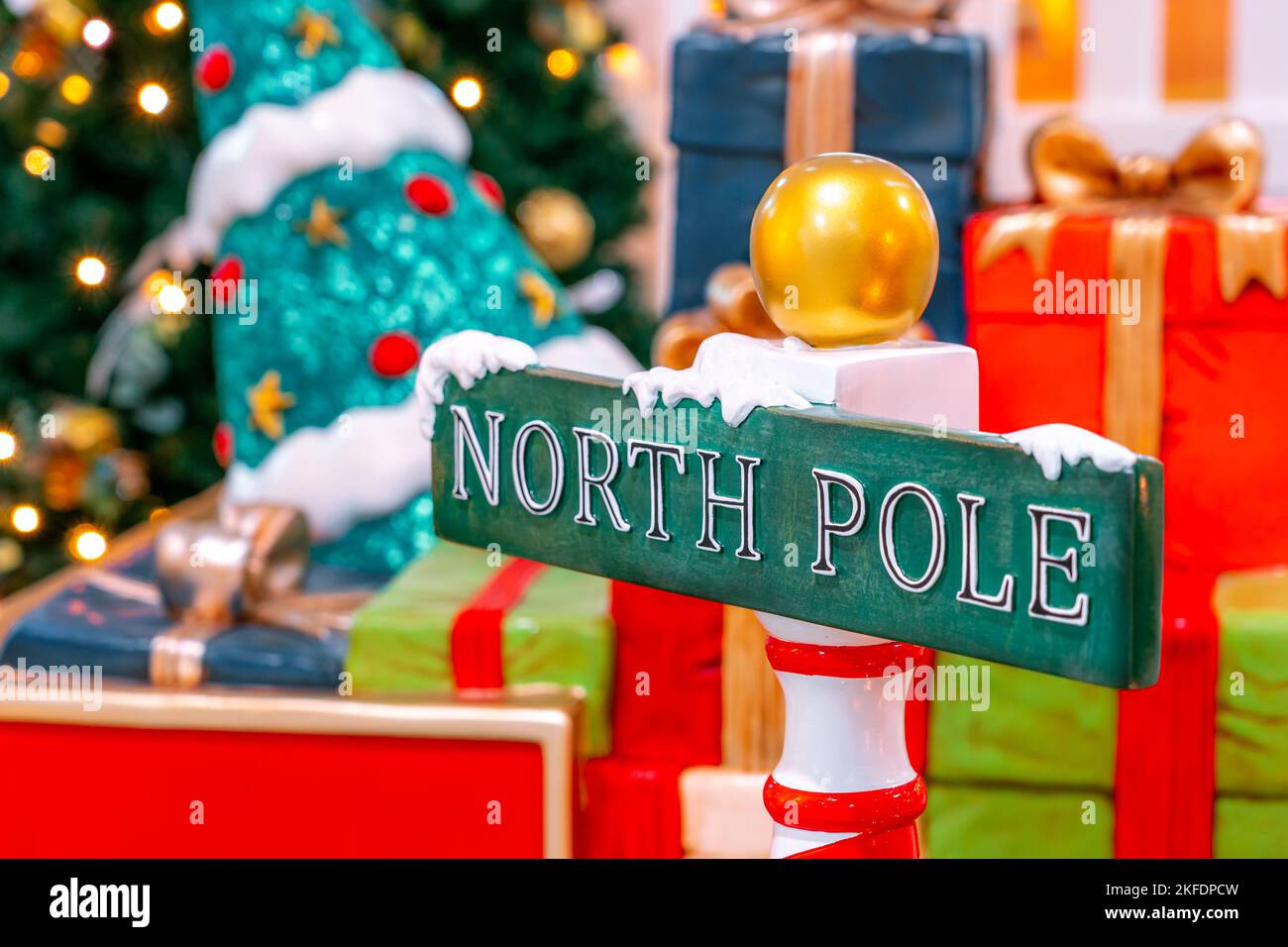 North pole signpost Christmas decoration Stock Photo - Alamy