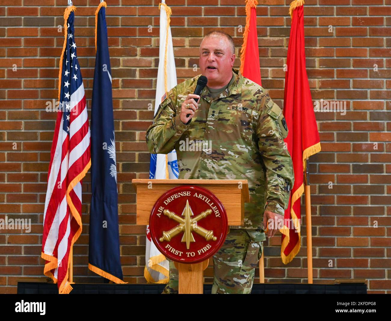 U.S. Army National Guard Soldiers with the 2nd Battalion 263rd Air ...