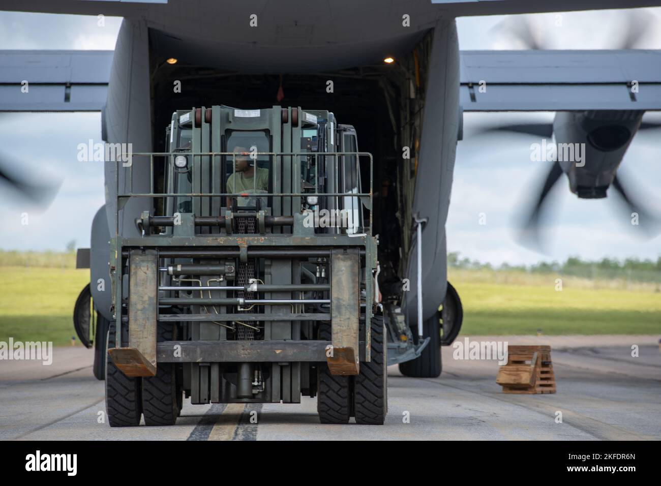 Engine running offload hi-res stock photography and images - Alamy