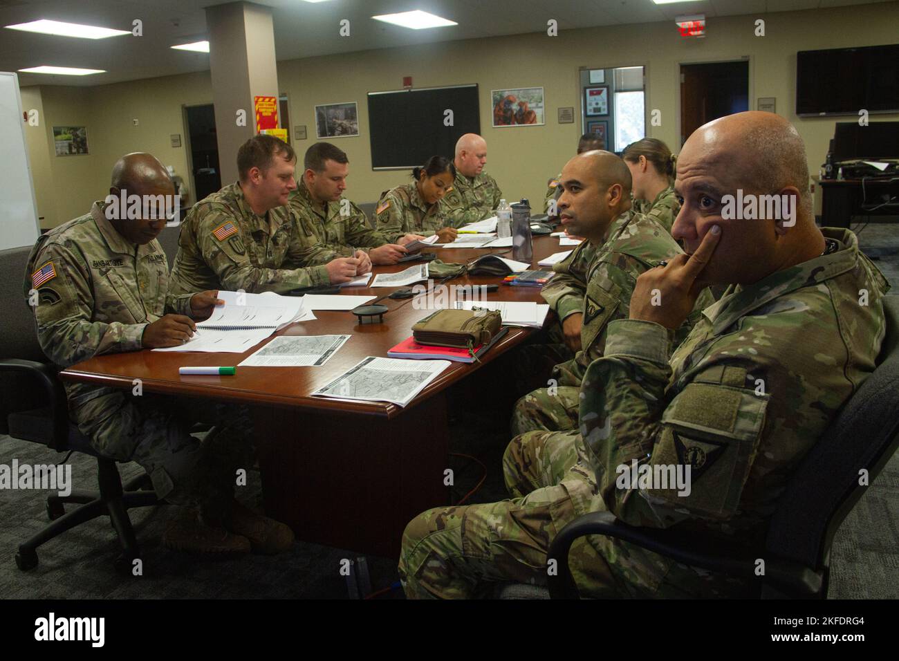 New York Army National Guard Soldiers from the 53rd Troop Command work ...