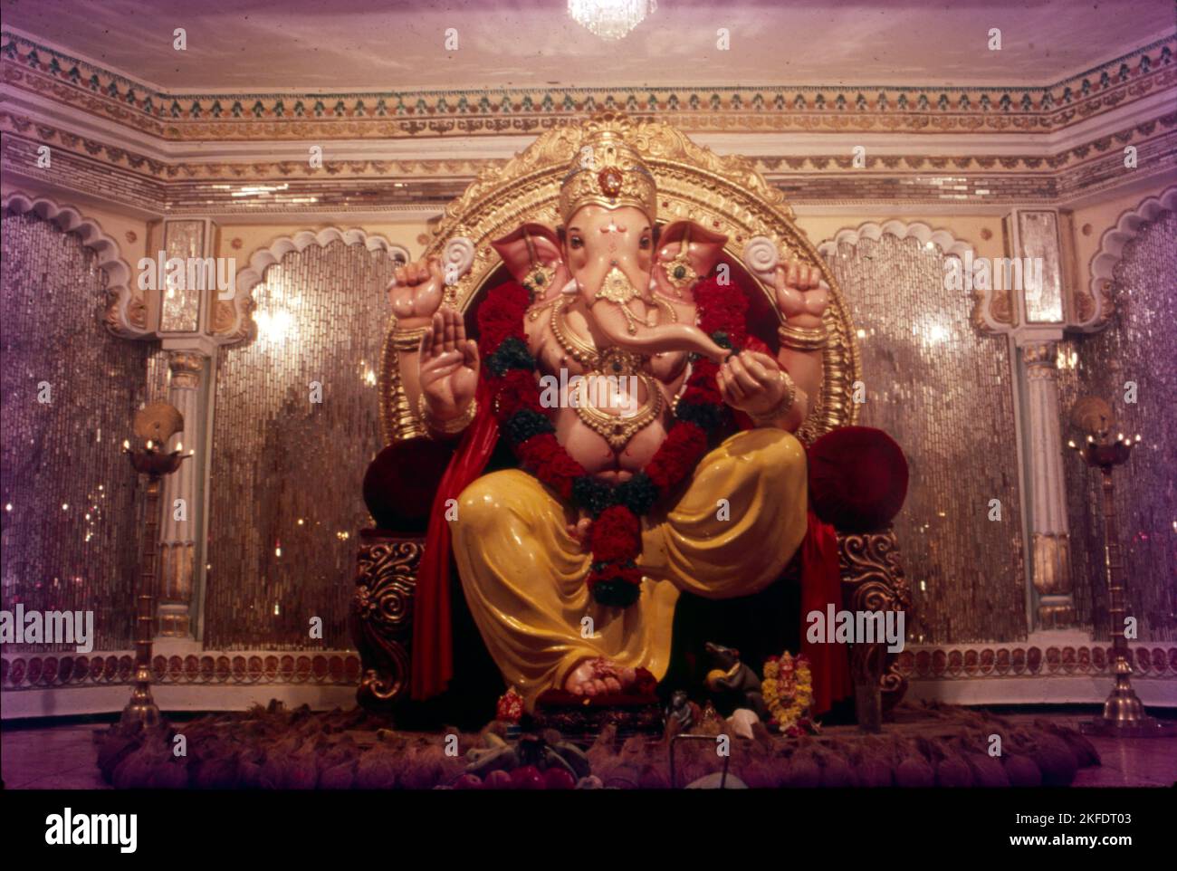 Big pandals hi-res stock photography and images - Alamy