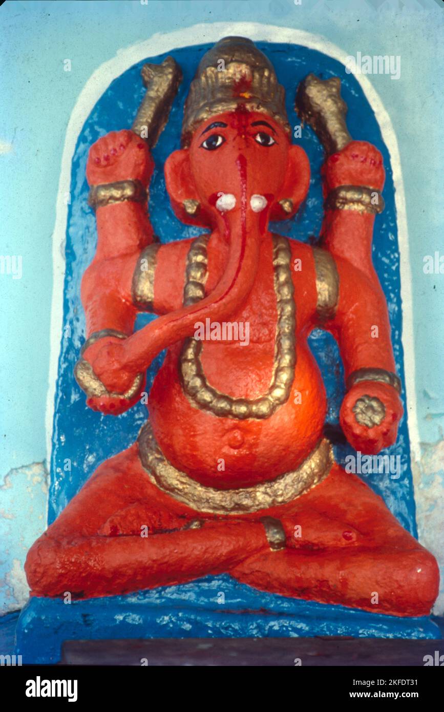 Red sinduri color idol hi-res stock photography and images - Alamy