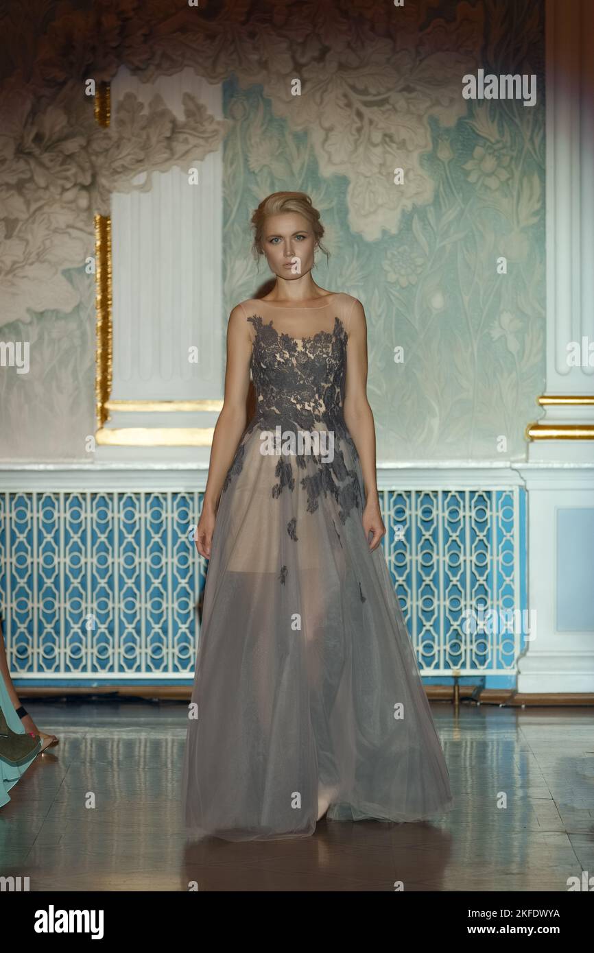 Woman spotlight beauty hi-res stock photography and images - Alamy