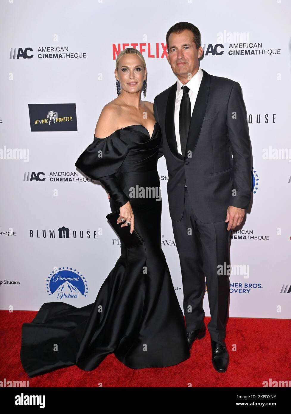 Los Angeles, USA. 17th Nov, 2022. Molly Sims & husband Scott Stuber at ...