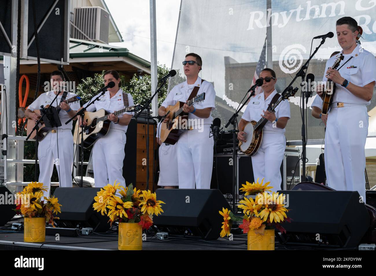 U.S. Navy Band Country Current performs at the Bristol Rhythm and Roots ...