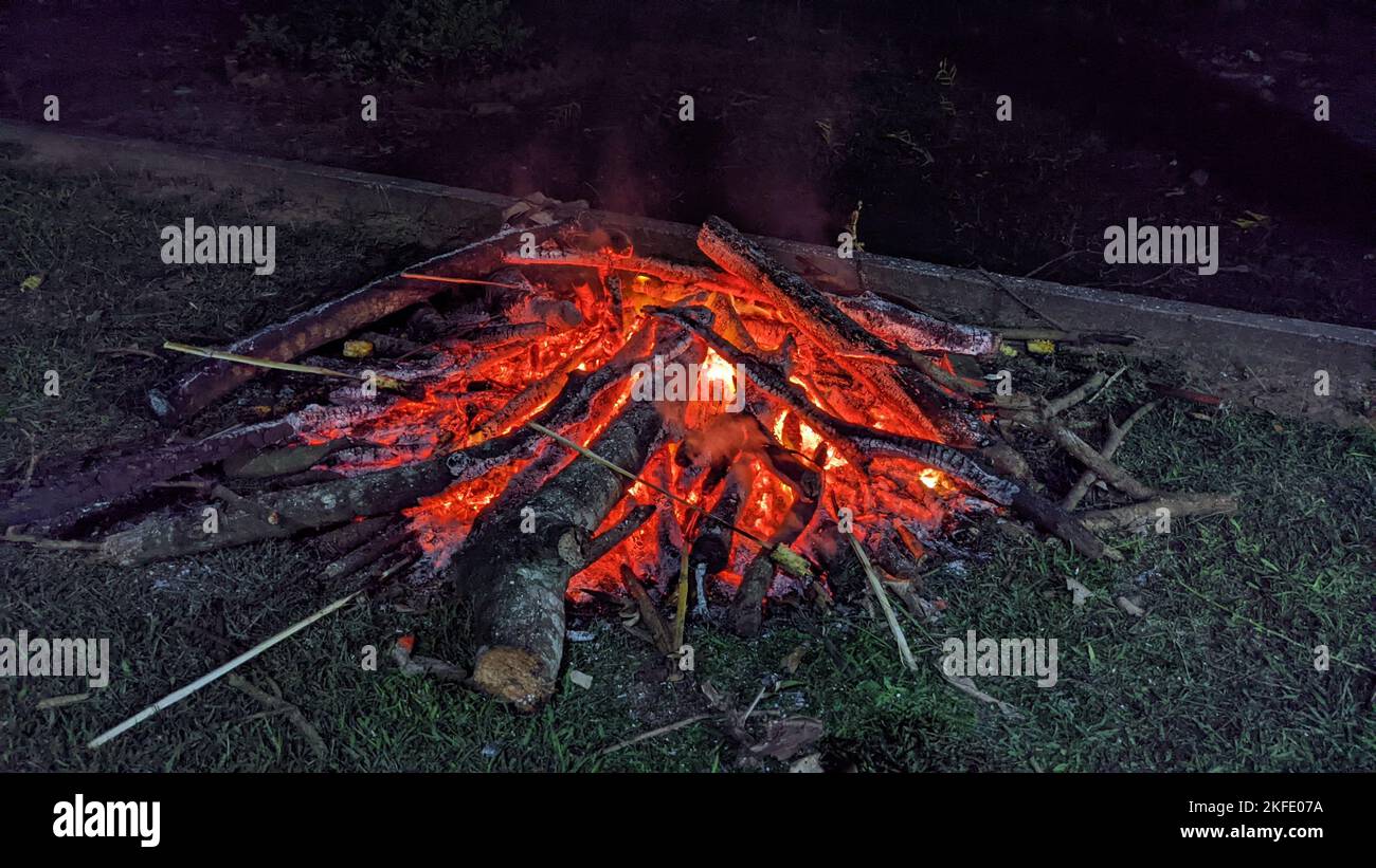 Closeup shot summer campfire hi-res stock photography and images - Alamy