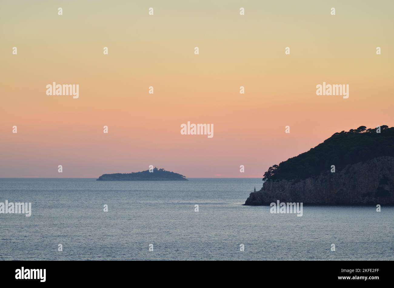 Sun is gone Dawn at Sea mountain silhouette colorfull Ocean Horizon ...