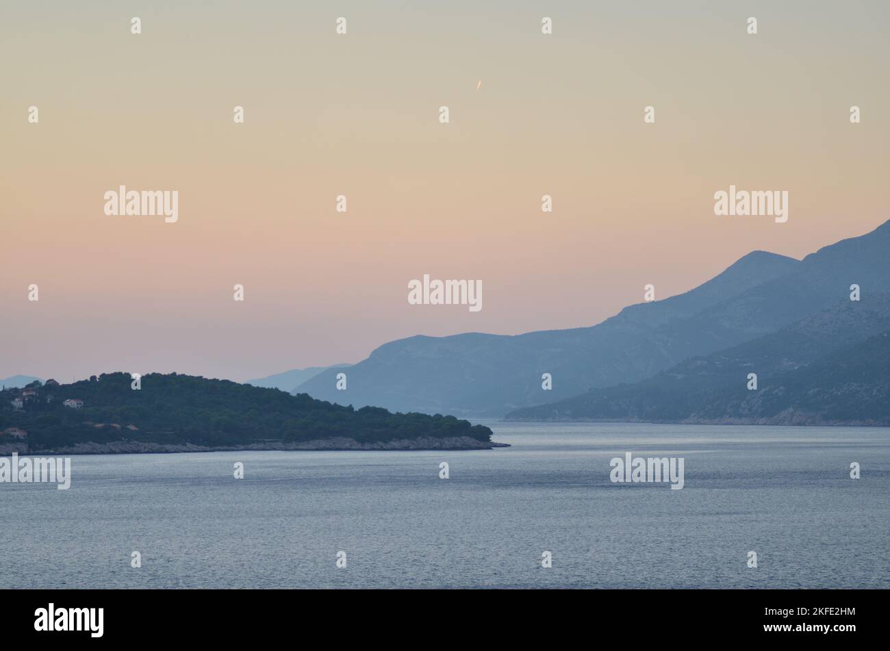 Sun is gone Dawn at Sea mountain silhouette colorfull Ocean Horizon ...