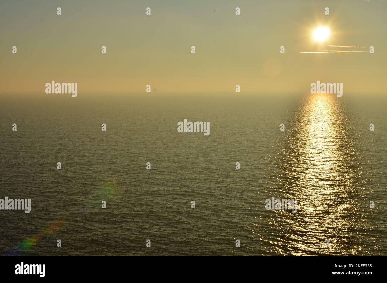 Bright sunset reflection of Sun at Water surface Background Stock Photo ...