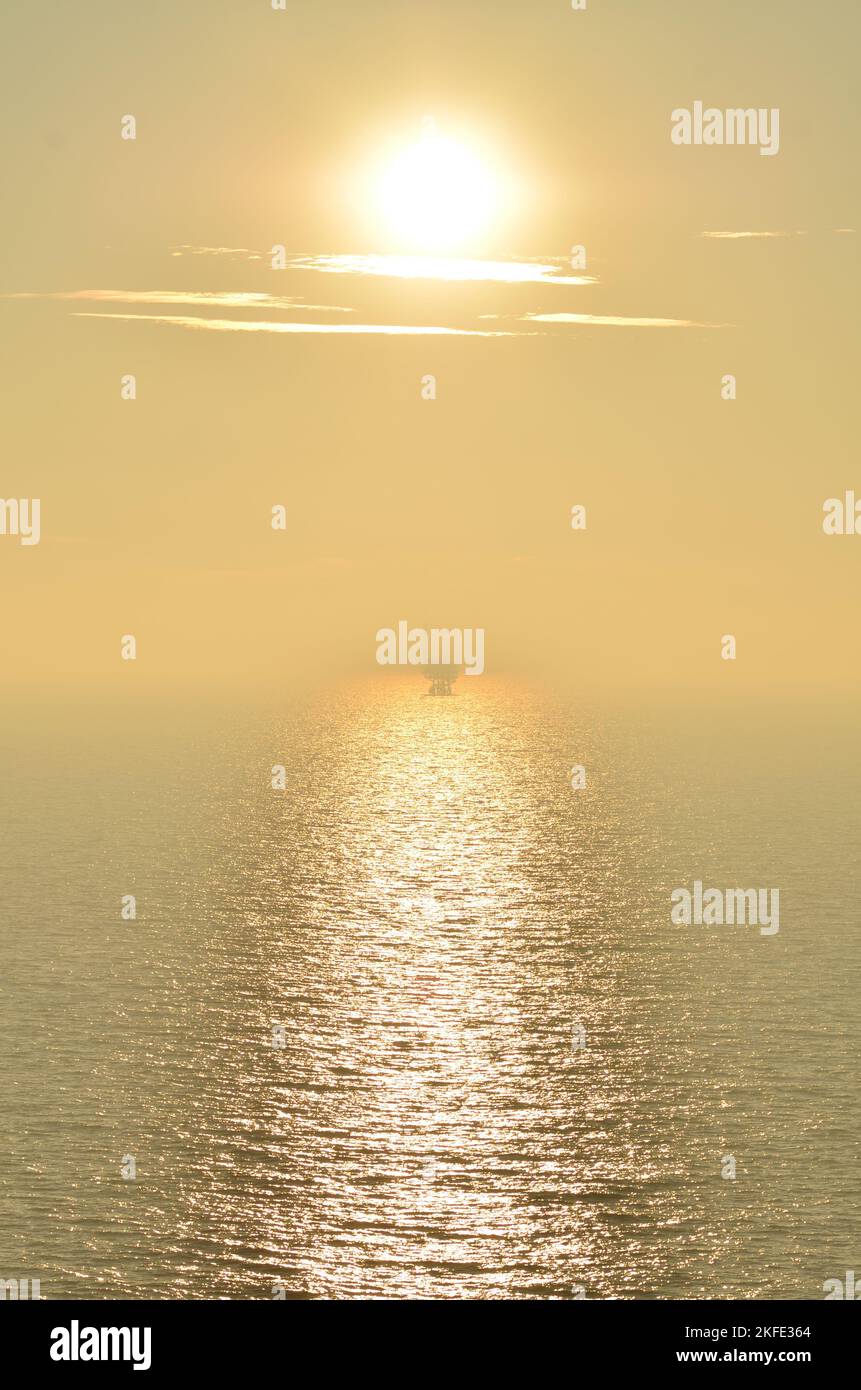 Bright sunset reflection of Sun at Water surface Background Stock Photo ...