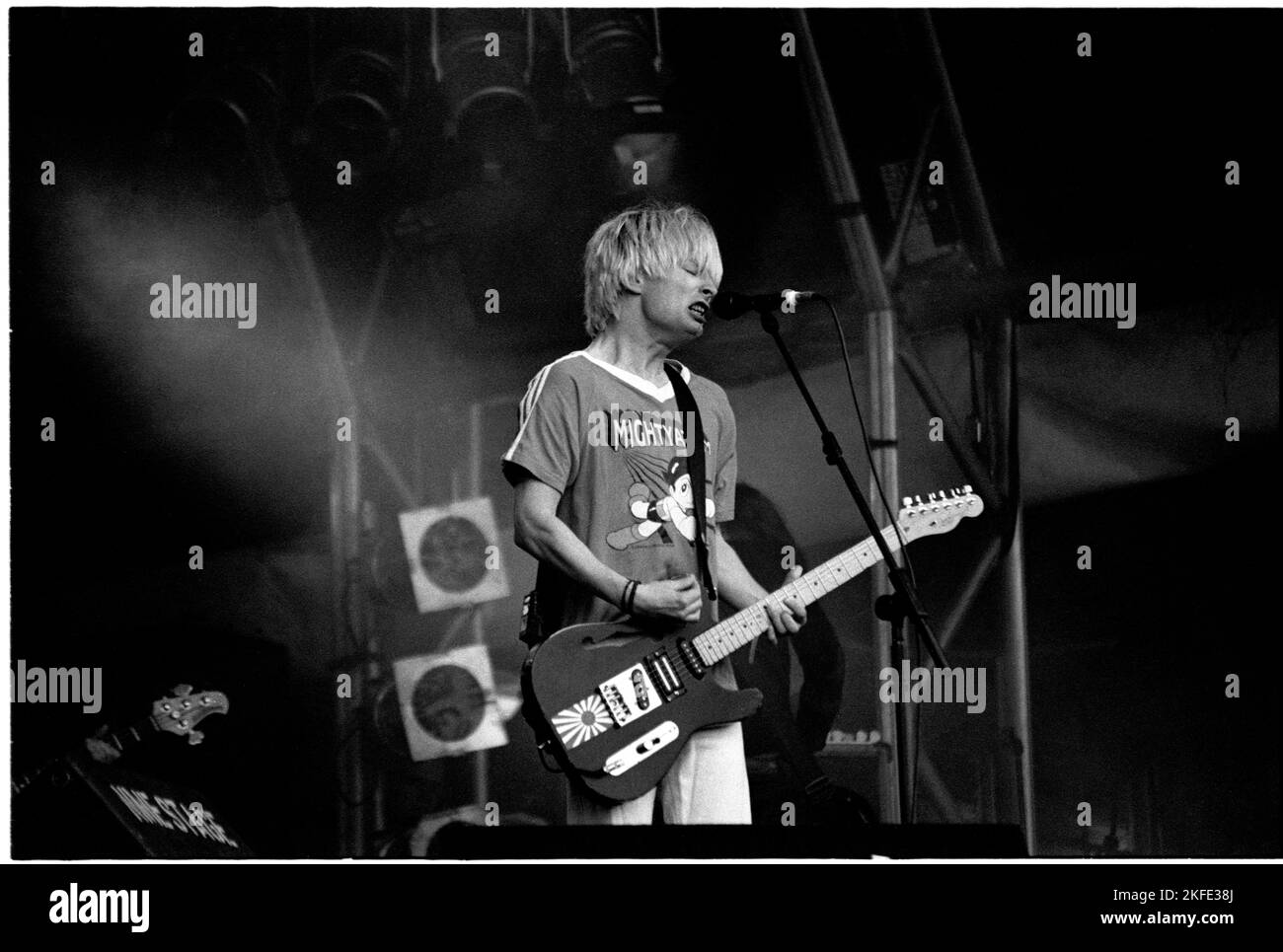 RADIOHEAD, FIRST GLASTONBURY, 1994: A young Thom Yorke of Radiohead ...