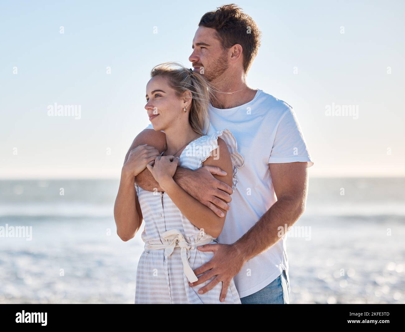 Happy cute couple hugging beach hi-res stock photography and images - Alamy