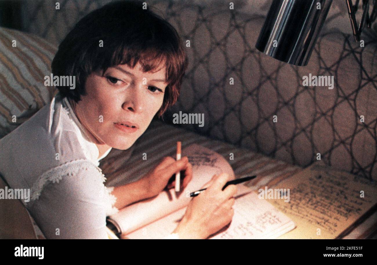 ELLEN BURSTYN in THE EXORCIST (1973), directed by WILLIAM FRIEDKIN ...