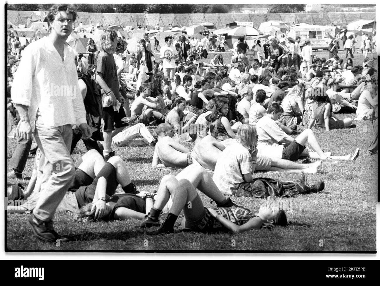 GLASTONBURY FESTIVAL 1993: The crowd in the heat at the NME Stage at ...