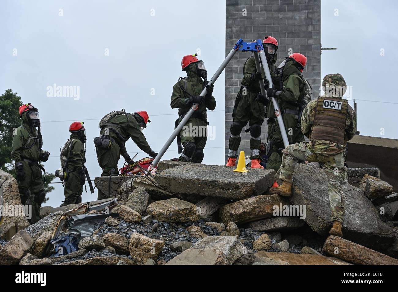 New York National Guard Soldiers assigned to the 152nd Engineer ...