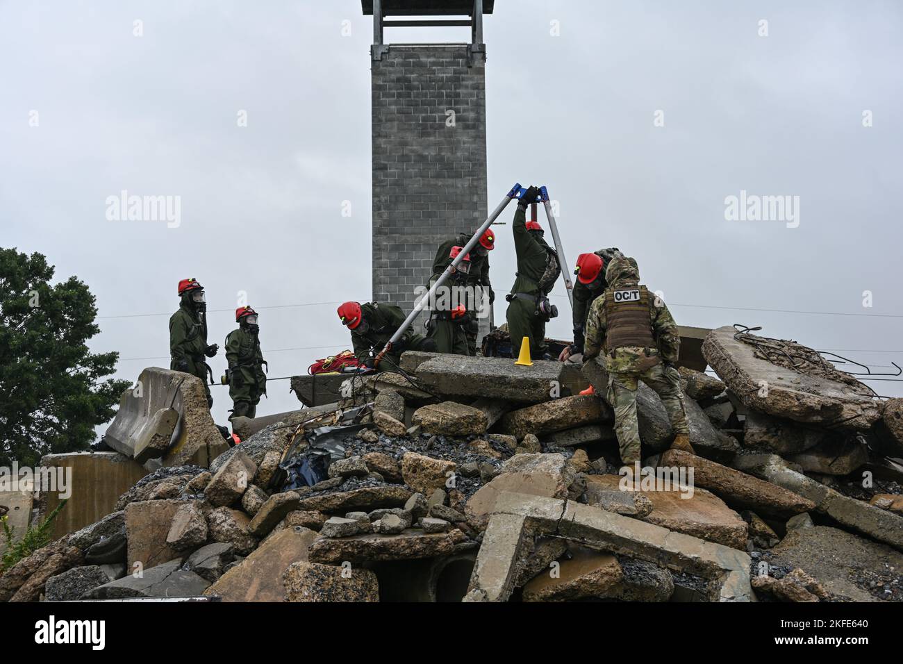 New York National Guard Soldiers assigned to the 152nd Engineer ...