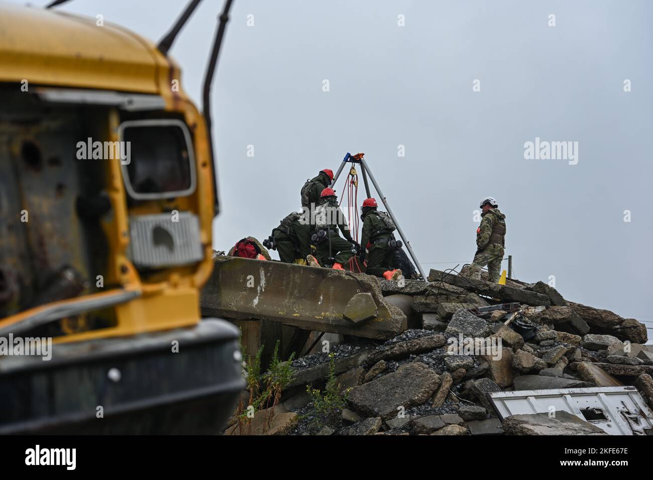 New York National Guard Soldiers assigned to the 152nd Engineer ...