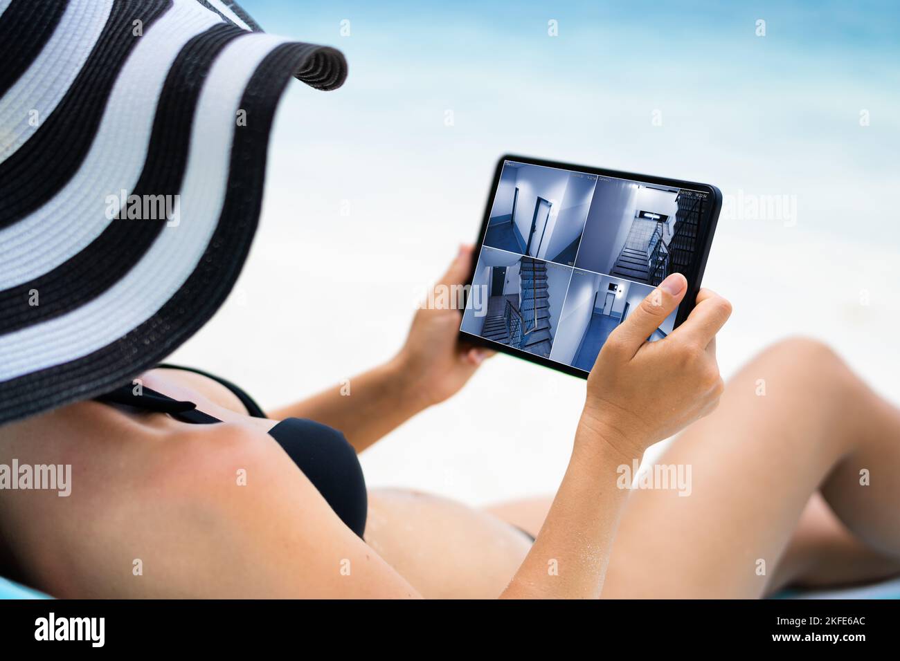 Women with cameras hi-res stock photography and images - Alamy