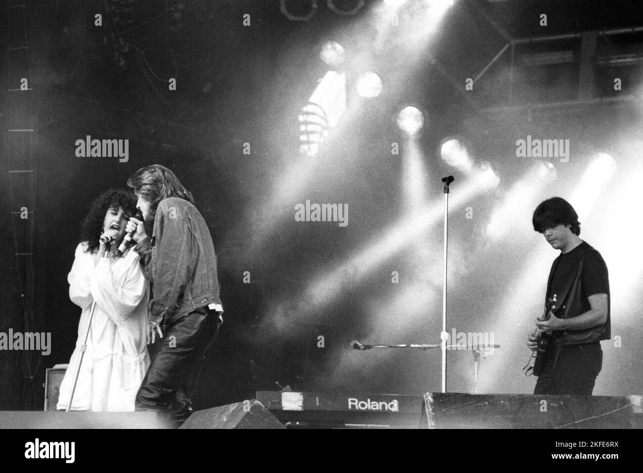 DEACON BLUE, PYRAMID STAGE, GLASTONBURY 1990: Ricky Ross, Lorraine ...