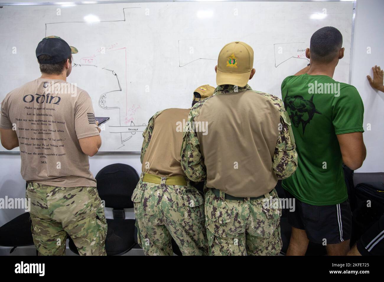 Service members with the Grupamento de Mergulhadores de Comabte ...