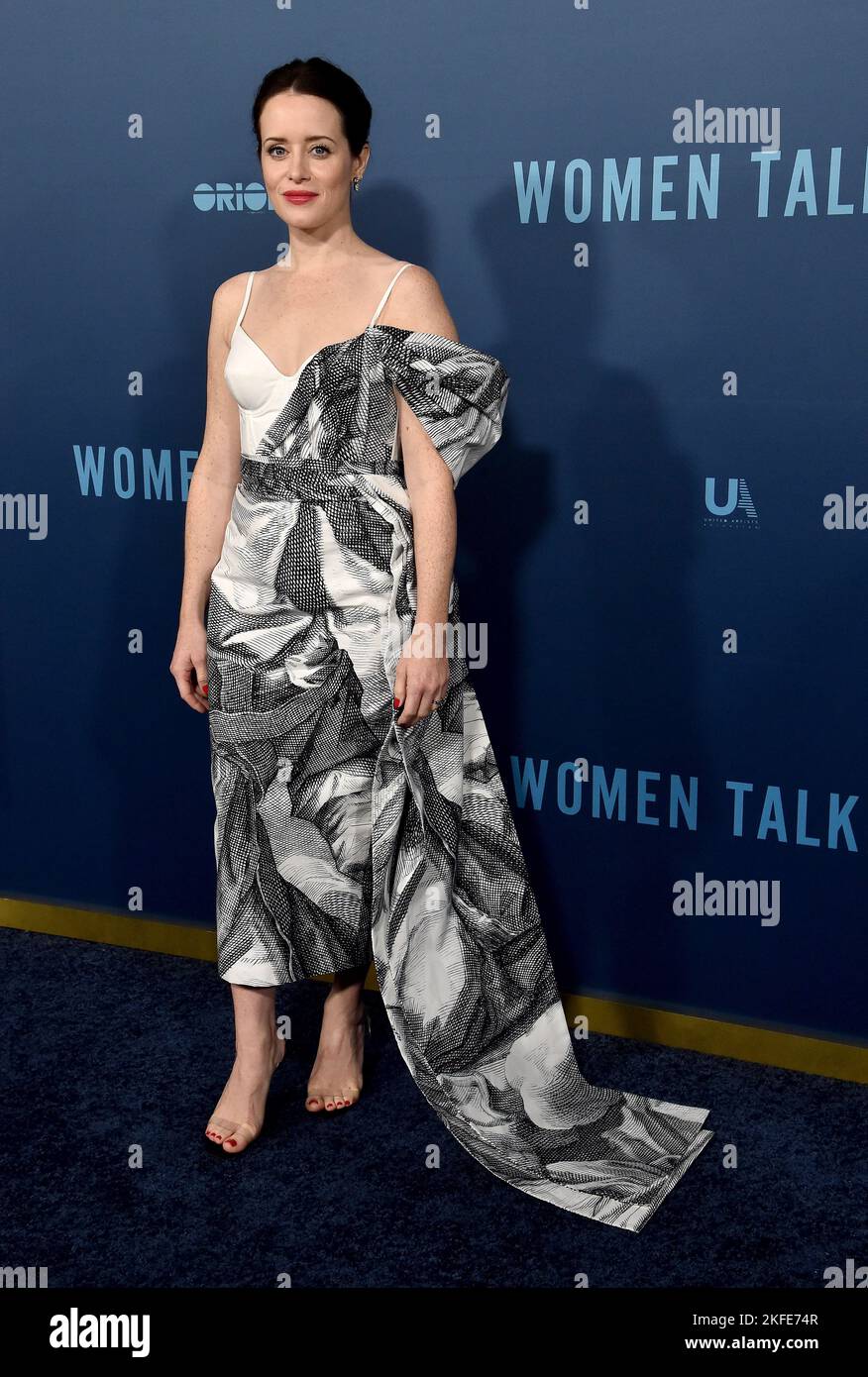 Beverly Hills, Ca. November 17, 2022, Claire Foy arriving at the Los ...