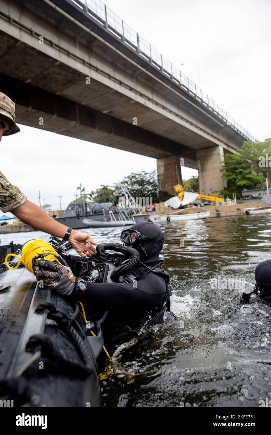 Assisted running hi-res stock photography and images - Alamy