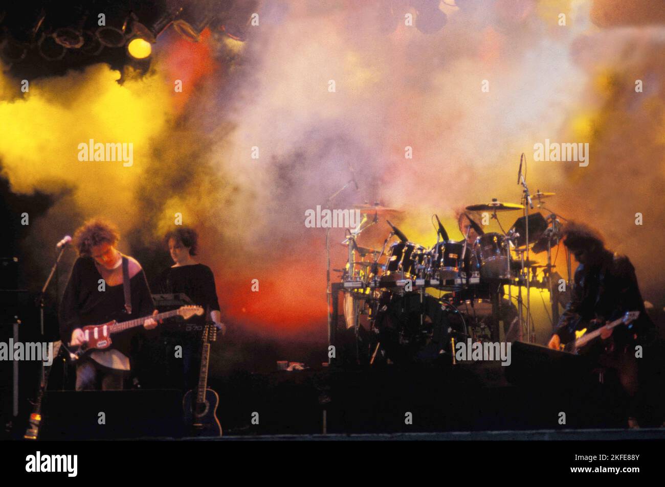 THE CURE, GLASTONBURY FESTIVAL, 1990: The Cure play their headline set ...