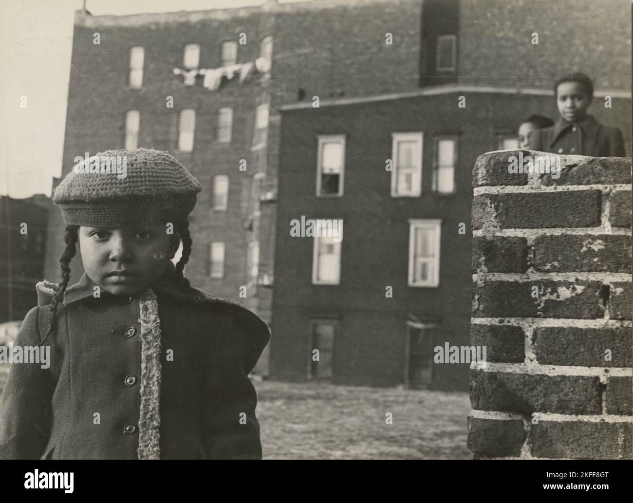 Inner city housing usa children hi-res stock photography and images - Alamy