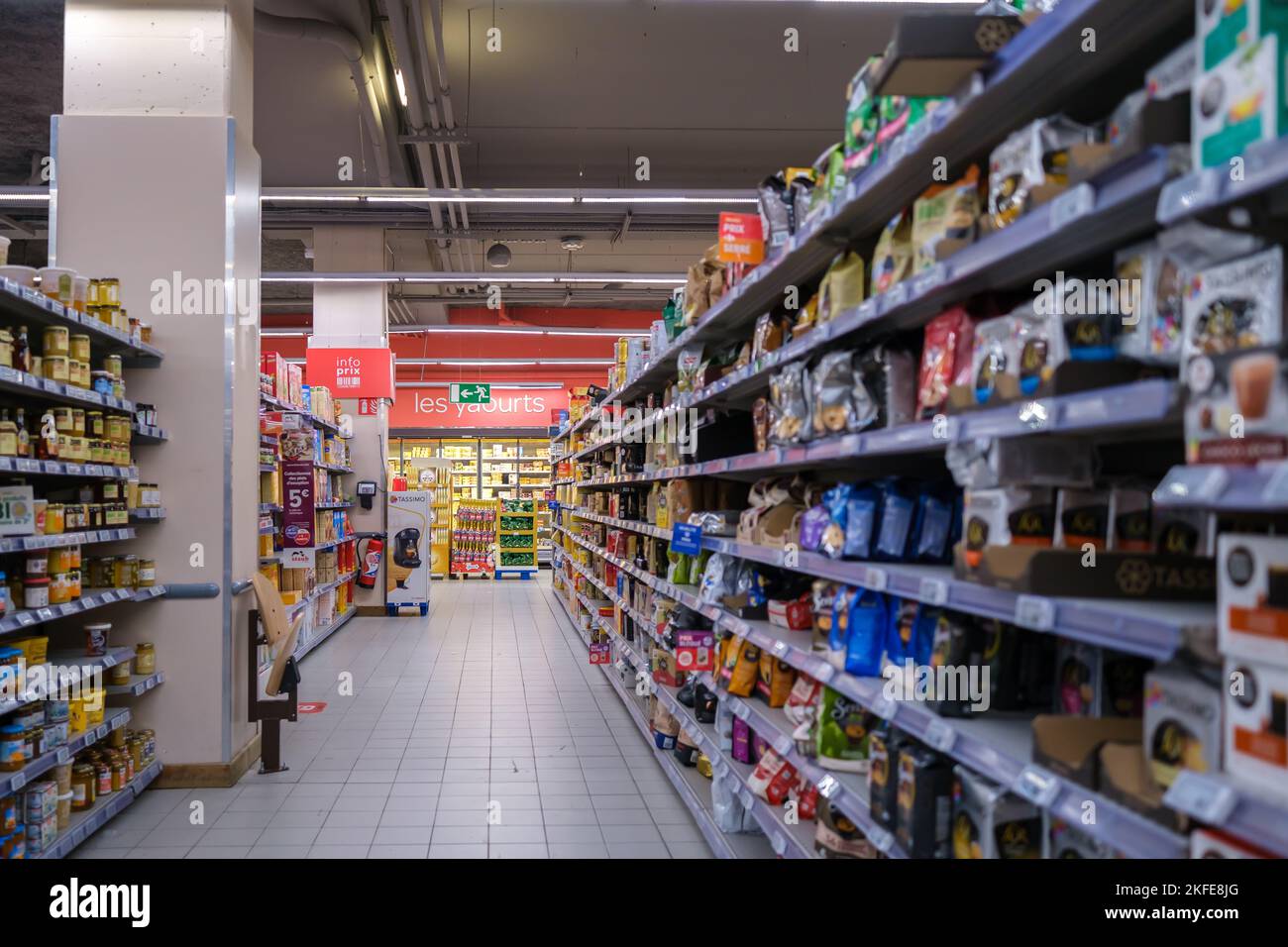 Carrefour store shelves hi-res stock photography and images - Alamy